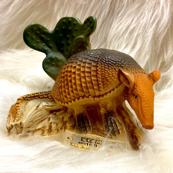 Jim Beam | Dining | Vintage Jim Beam 981 Ceramic Armadillo Decanter ...